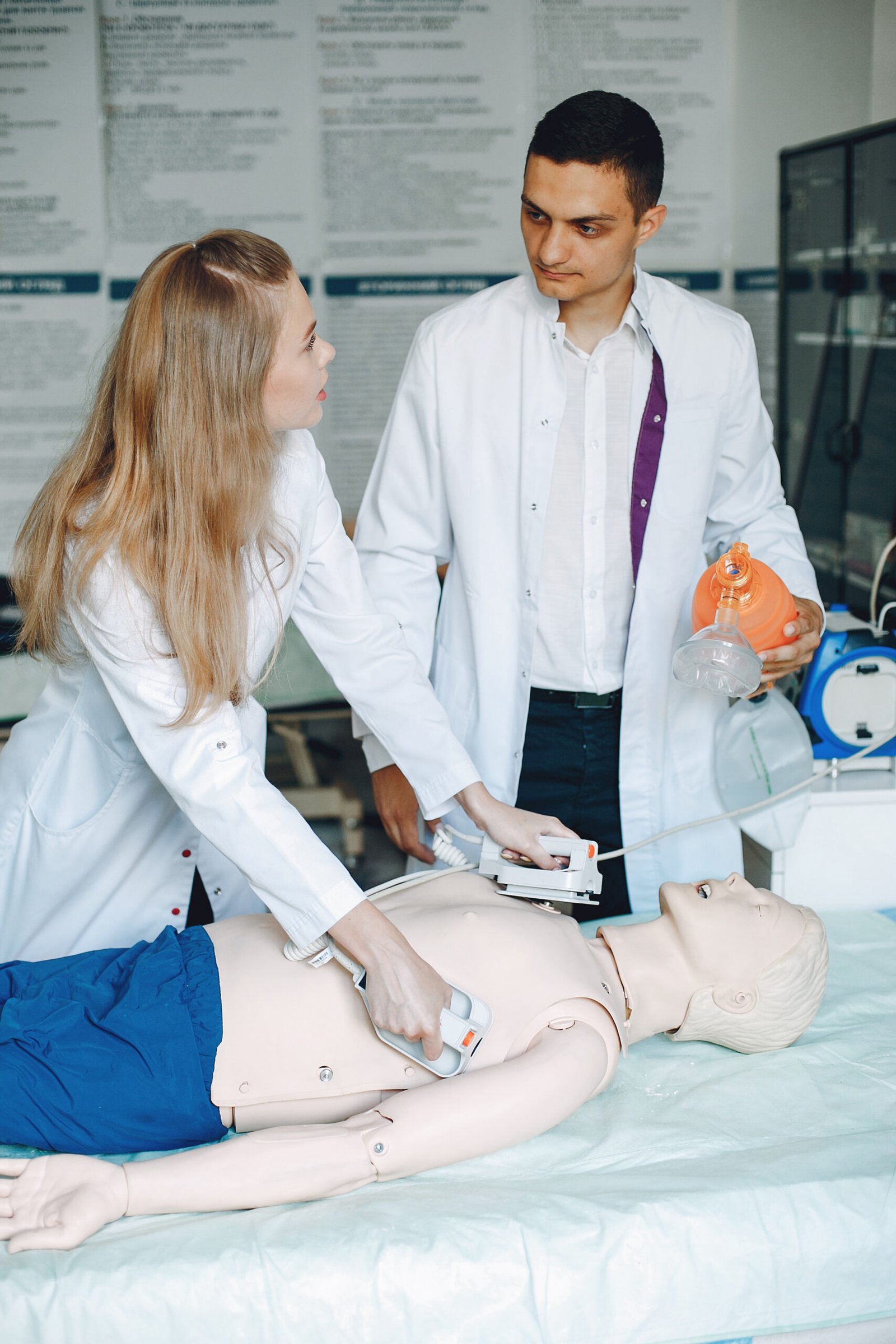 CPR vs. AED: Key Differences & When to Use Each | First Aid and AED ...